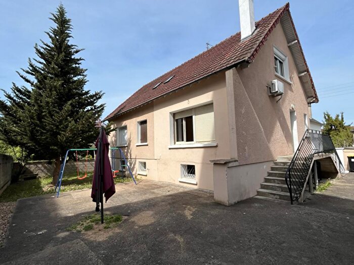Maison 4 pièces à Bourges, à vendre