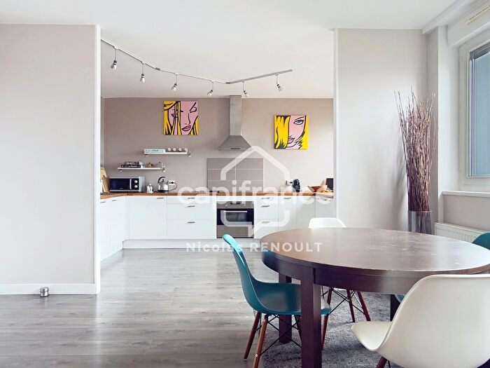 Appartement 4 pièces à vendre à Courbevoie, Marceau République