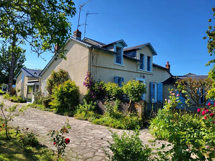 Maison à vendre - Saint-Savin - 9 pièces - 4 chambres