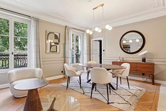 Appartement à vendre - Paris e , Saint-Philippe du Roule - 3 pièces - 2 chambres