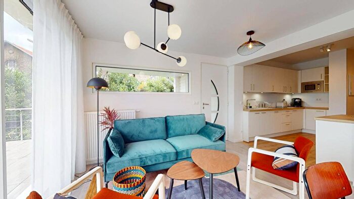 Appartement à louer - Petit Nanterre - 14 pièces - 11 chambres