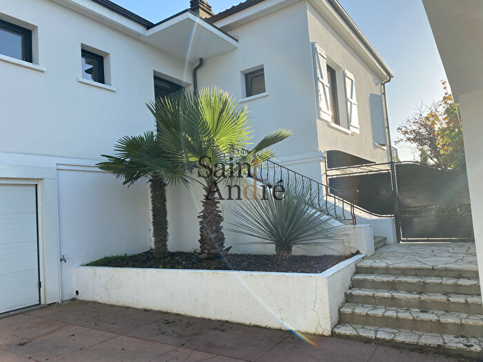 Maison à vendre - Angoulême, Champ de Mars - 6 pièces - 5 chambres