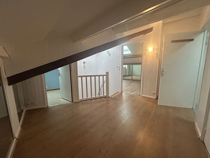Bourgoin-Jallieu, Libération, Barbusse : Appartement 2 pièces à louer