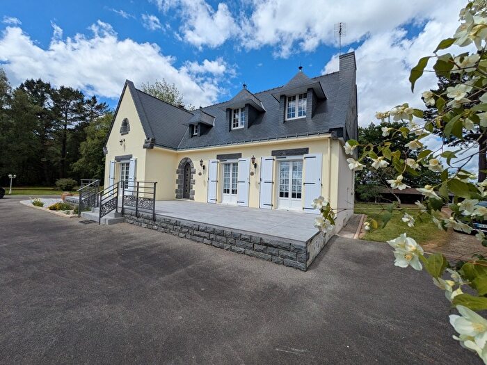 Maison 8 pièces à Priziac, à vendre
