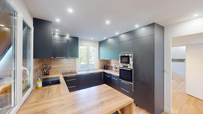Maison 6 pièces à Le Chambon-Feugerolles, Centre-ville, Gare, à vendre
