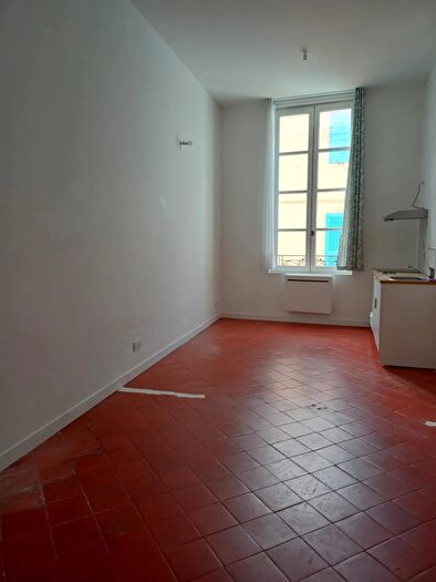 Beaucaire, Centre-ville : Appartement 1 pièce à louer