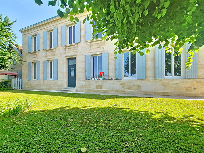 Bayon-sur-Gironde : Maison 9 pièces à vendre