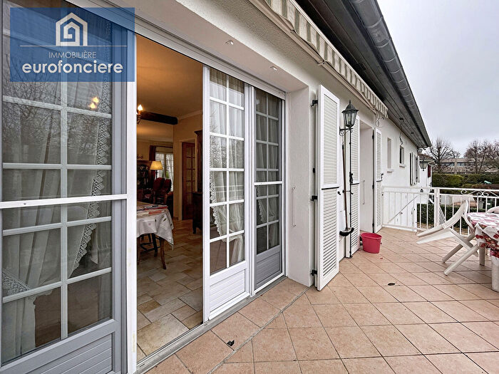 Saint-Julien-les-Villas - Maison 7 pièces à vendre