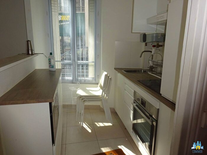 Appartement à louer - Gambetta, Courbevoie - 2 pièces - 1 chambre