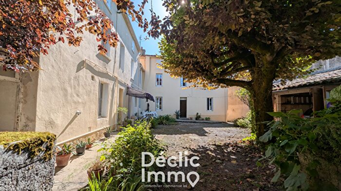 Maison à vendre - Angoulême, Saint-Gelais - 10 pièces - 7 chambres