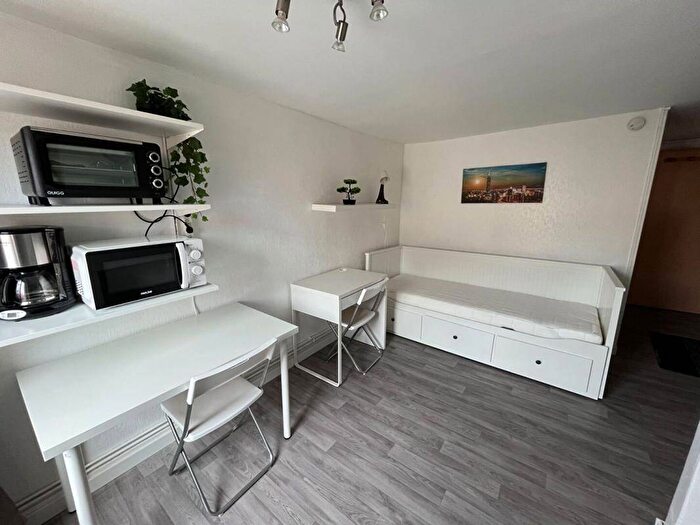 Appartement à louer - Saint Fiacre-Trois Maisons, Nancy - 1 pièce