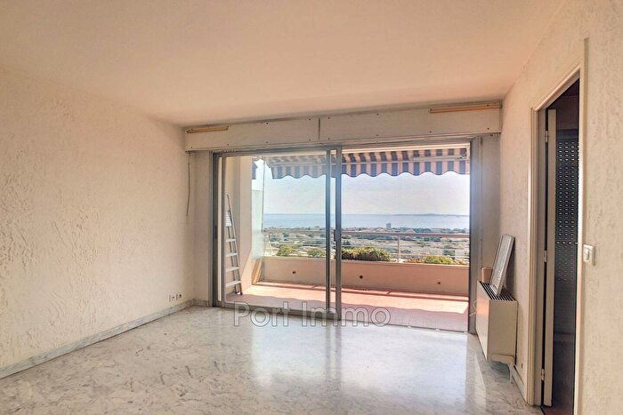 Appartement à louer - Les Plans, Saint-Laurent-du-Var - 1 pièce