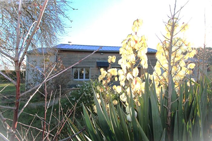 Maison à vendre - Vernoil-le-Fourrier - 6 pièces - 4 chambres