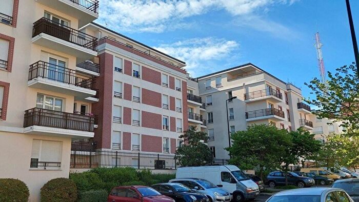 Centre Ville, Corbeil-Essonnes : Appartement 2 pièces à louer