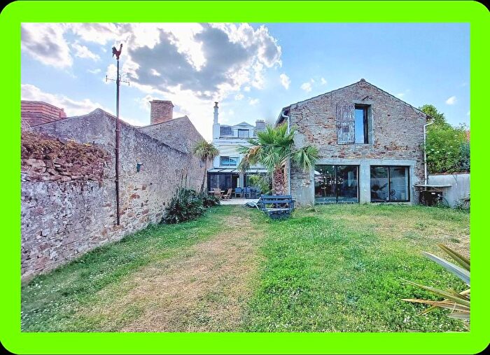 Maison à vendre - Sainte-Pazanne - 9 pièces - 7 chambres