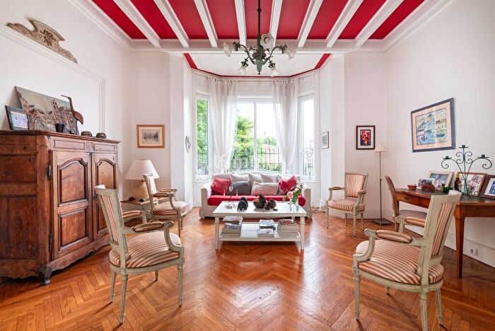 Maison à vendre - Saint-Étienne - 15 pièces - 7 chambres