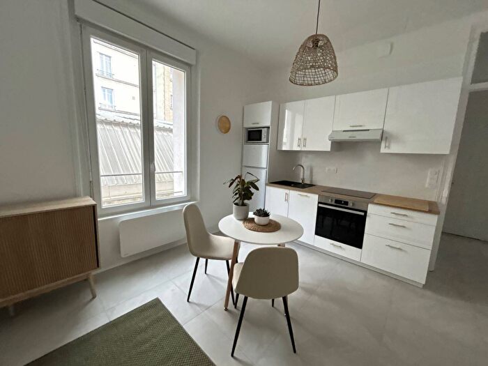 Appartement à louer - Centre Ville, Reims - 3 pièces - 2 chambres