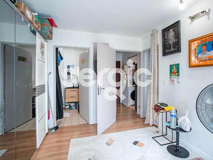 Cergy, Axe Majeur, Horloge : Appartement 1 pièce à vendre