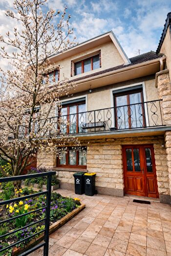 Maison à vendre - Le Blanc-Mesnil, Eiffel - 8 pièces - 6 chambres