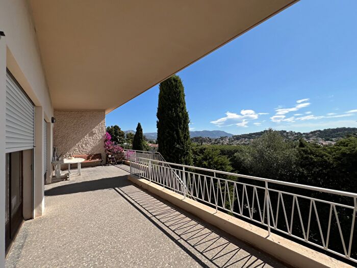 Maison à vendre - Six-Fours-les-Plages - 6 pièces - 5 chambres