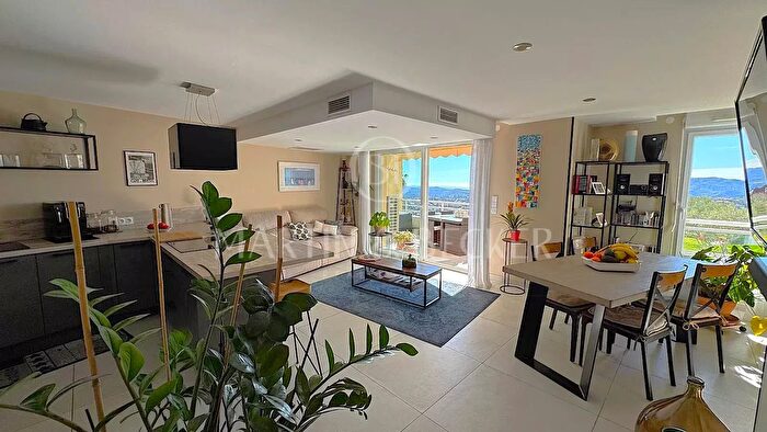 Grasse, Magagnosc, Saint-Mathieu : Appartement 3 pièces à vendre