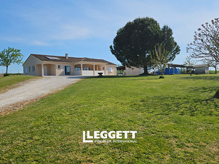 Maison à vendre - Saint-Quentin-de-Chalais - 8 pièces - 5 chambres