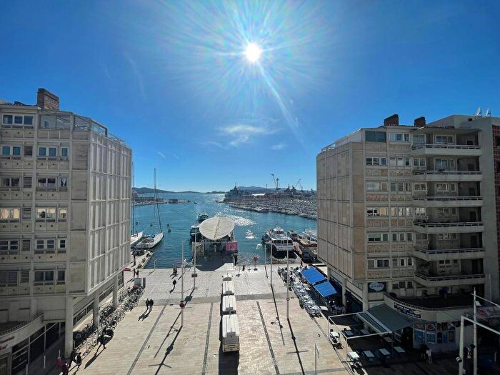 Appartement à louer - Le Port, Toulon - 2 pièces - 1 chambre