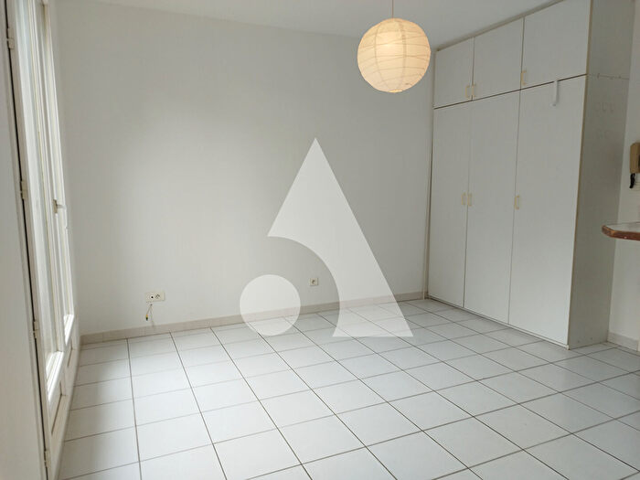 Appartement 1 pièce à louer à Aix-en-Provence, Saint-Donat, Les Platanes