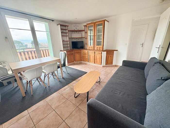 Appartement à louer - Dunant, Nice - 3 pièces - 2 chambres