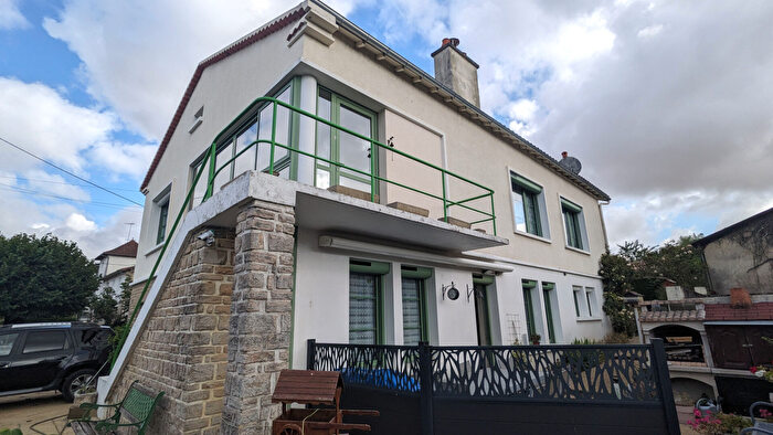 Maison à vendre - Civray - 6 pièces - 4 chambres