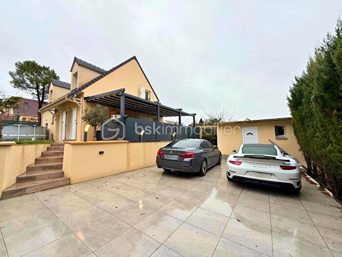 Maison à vendre - Corbeil-Essonnes, Moulin Galant - 5 pièces - 3 chambres