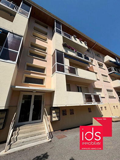 Appartement à vendre - Challes-les-Eaux - 3 pièces - 2 chambres