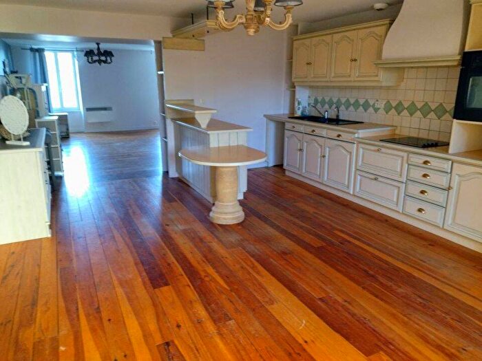 Appartement 7 pièces à louer à Fenioux