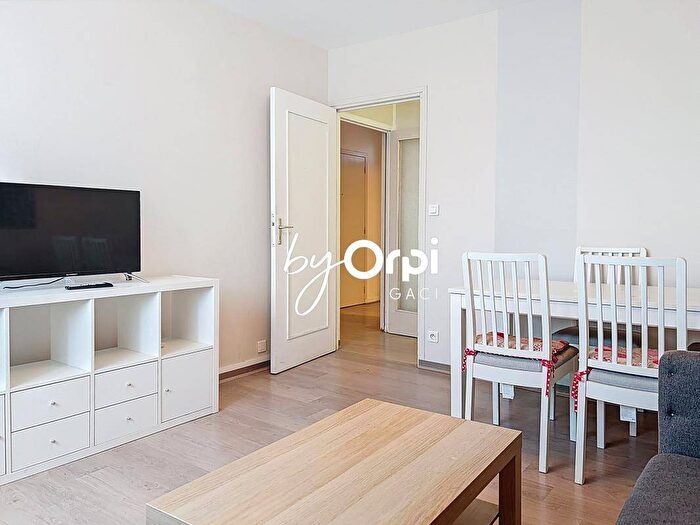 Appartement à louer - Charras, Clermont-Ferrand - 3 pièces - 2 chambres