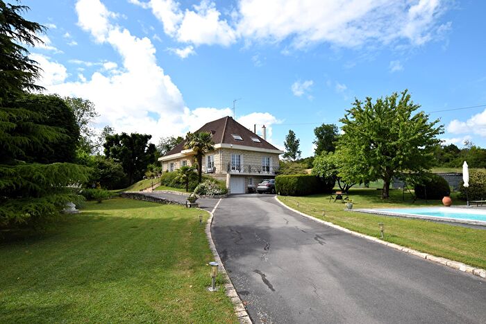 Vaux-sur-Seine : Maison 8 pièces à vendre