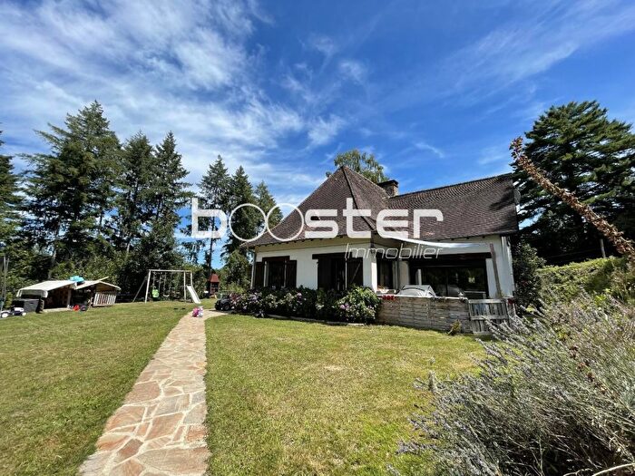 Maison à vendre - Saint-Yrieix-la-Perche - 7 pièces - 4 chambres