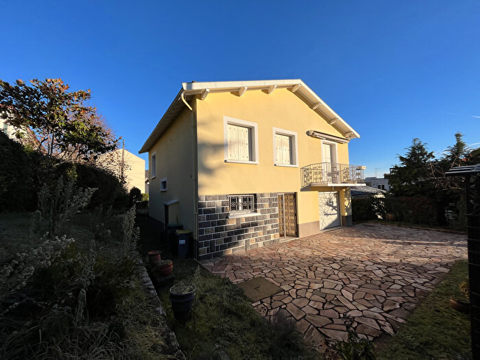 Maison à louer - Clermont-Ferrand, Cotes de Clermont - 4 pièces - 3 chambres