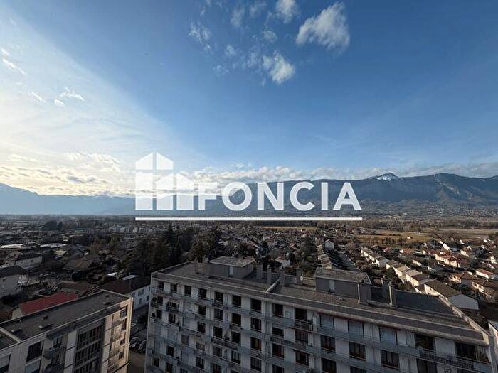 Appartement à louer - Le Bourg-Les Chenevières-Chantavot-Zone Industrielle, Domène - 3 pièces - 2 chambres