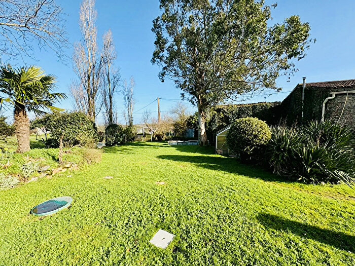 Maison à vendre - Saint-Hilaire-de-Loulay - 4 pièces - 2 chambres