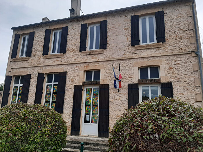 Appartement à louer - Salles - 5 pièces - 3 chambres