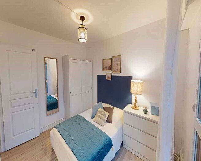 Appartement à louer - Parc-La Boule- Champs Pierreux, Nanterre - 1 pièce