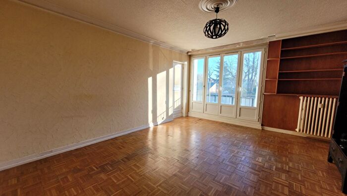 Maisons à vendre et appartements à louer - 1