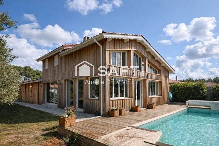 Maison 8 pièces à Arès, à vendre
