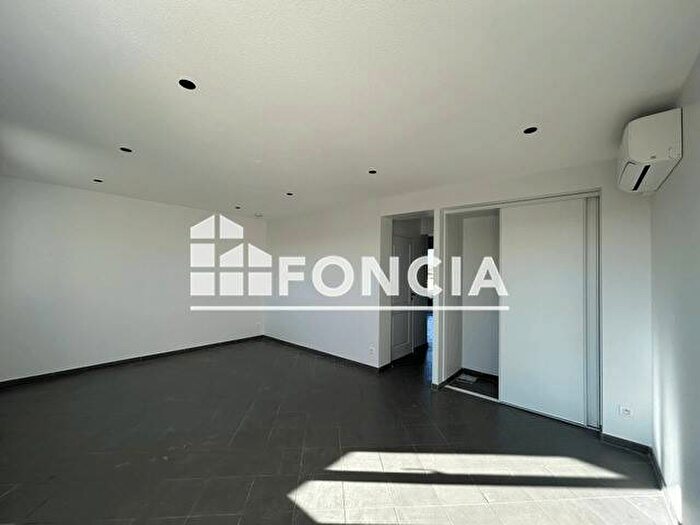 Appartement à louer - Quincieux - 4 pièces - 3 chambres