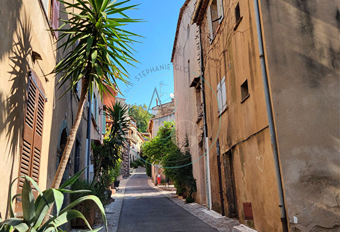 Maison 4 pièces à louer à Cogolin, Centre-ville, Subeiran, Pas de Grimaud