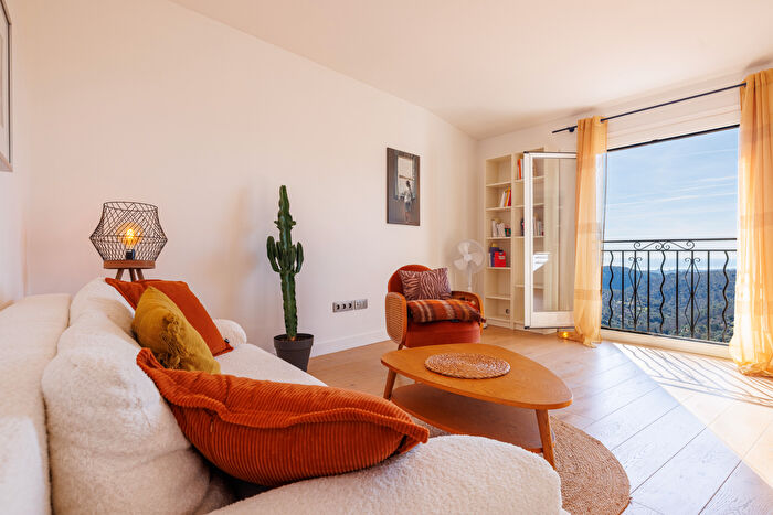 Tourrettes-sur-Loup : Appartement 2 pièces à vendre