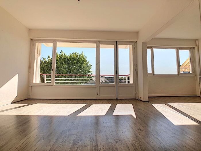 Angers, Deux-Croix, Banchais, Grand Pigeon : Appartement 4 pièces à louer