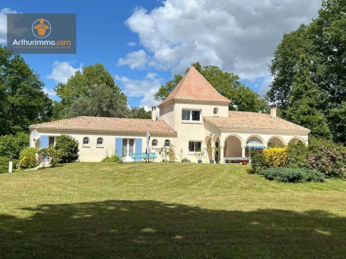 Fourques-sur-Garonne : Maison 8 pièces à vendre