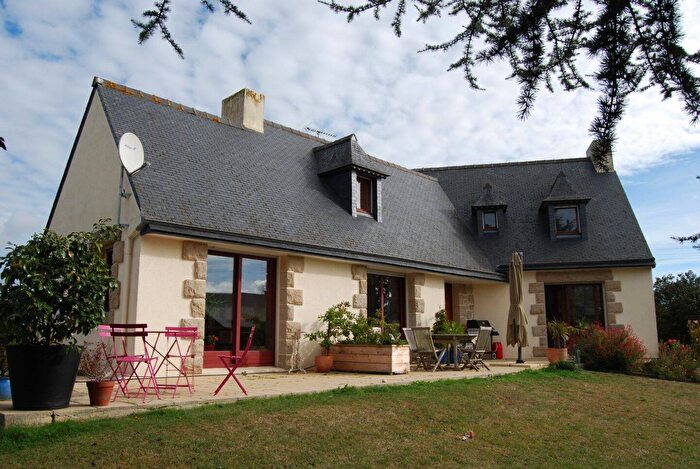 Maison à louer - Plélo - 7 pièces - 6 chambres