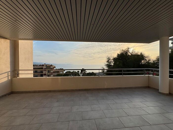 Appartement à louer - Ajaccio, Résidence des Iles - 4 pièces - 3 chambres